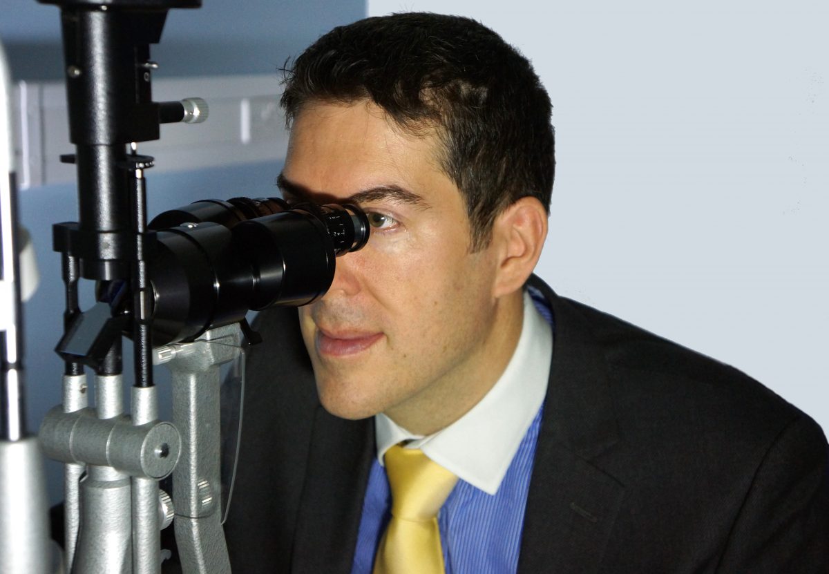 About – Dr John Bladen (MBBS, BSc, MRCS, PGCert, PhD, FRCOphth)
